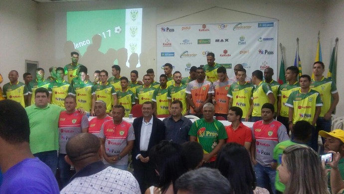 Lancuna espera retribuir carinho com título: "Se entregar de corpo e alma"