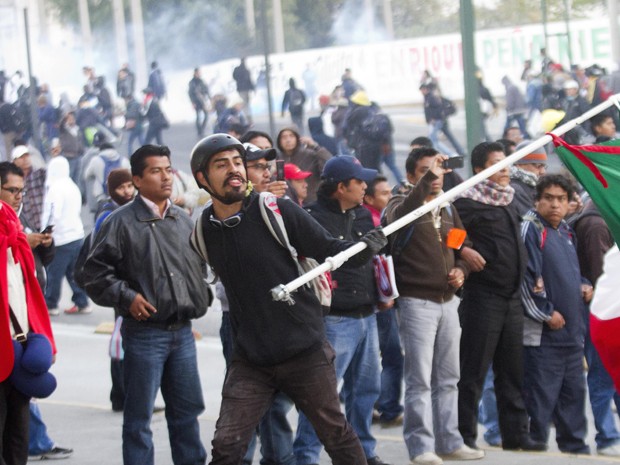 G1 - México tem protestos violentos durante posse de novo presidente ...