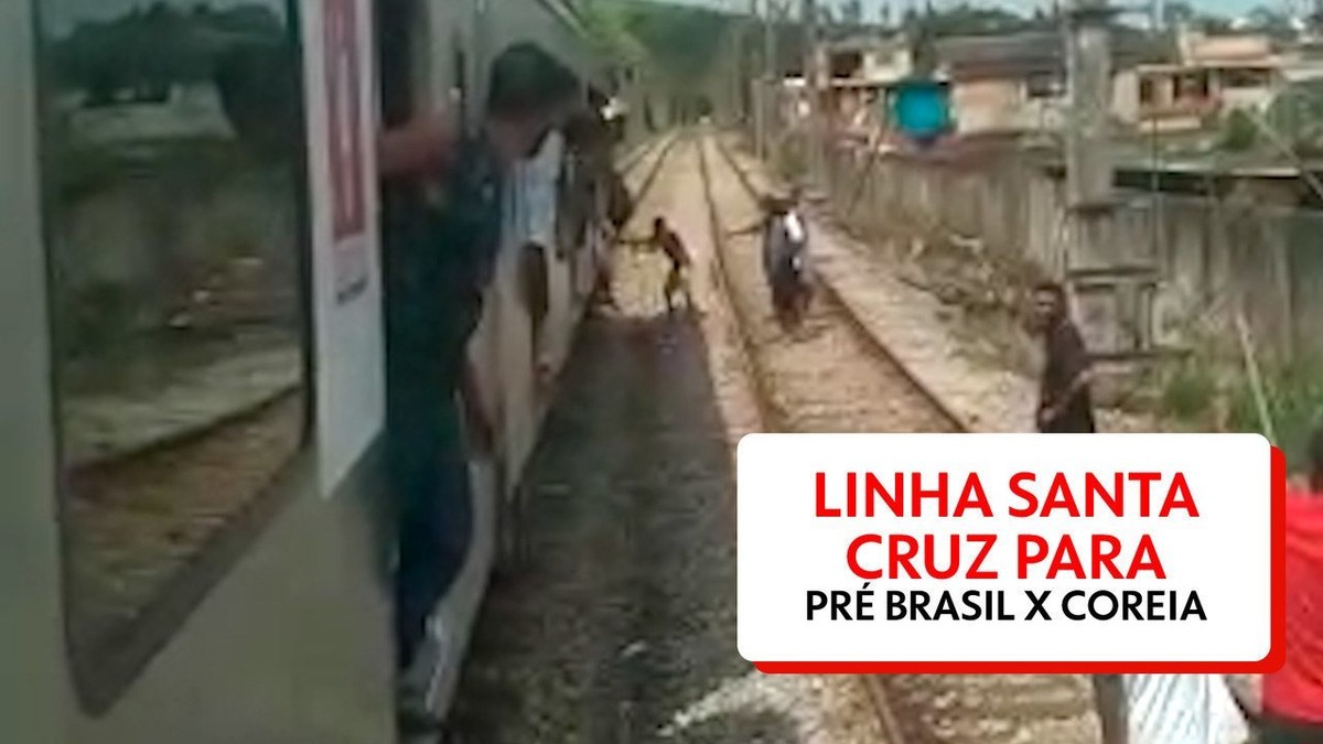 Problema no ramal Santa Cruz faz passageiros de trem descerem nos trilhos: 'Como a gente vai ver ...