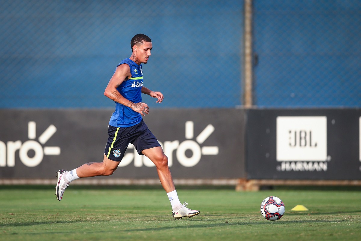 Grêmio inicia negociações para renovar com volante Victor Bobsin ...