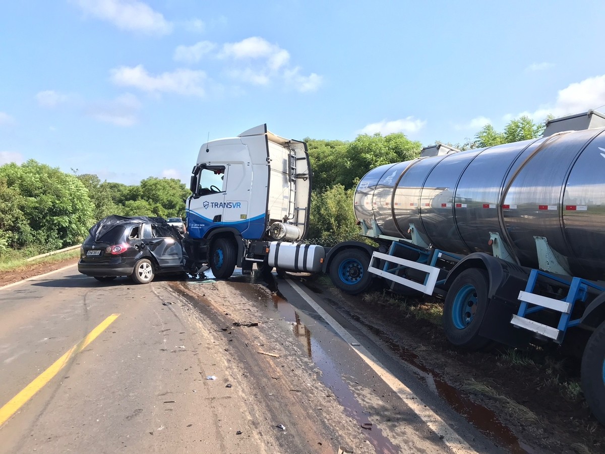 Acidente Entre Caminhão E Carro Deixa Quatro Mortos Na Ers 135 Em