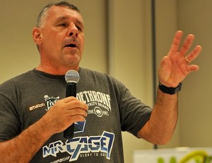 Empresário de atletas do UFC, Alex Davis vai buscar ‘heróis’ da ...