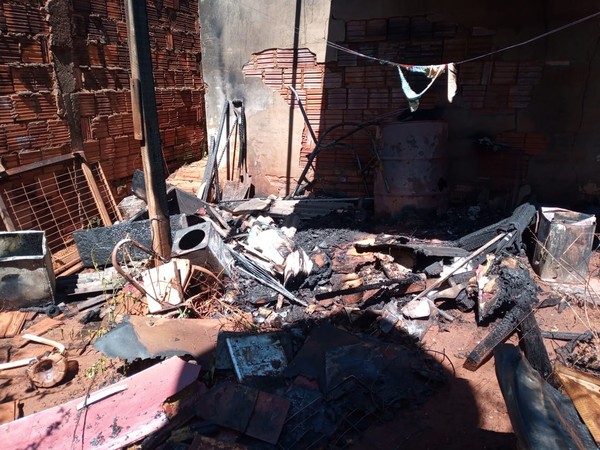 Morador deixa roupas ‘fervendo em lata’ para ir ao mercado e fogo toma ...
