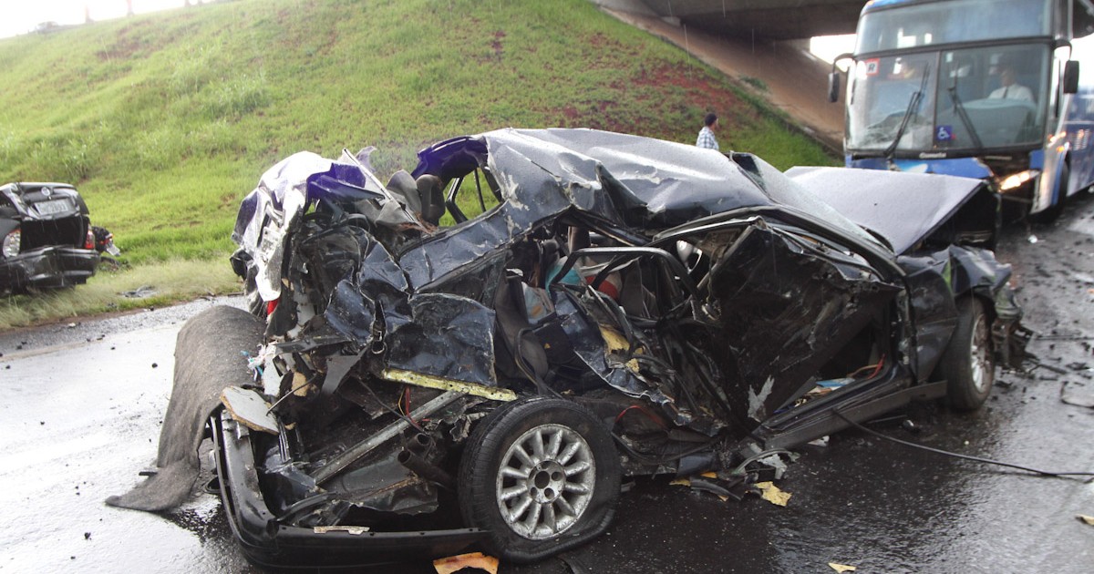 G1 - Engavetamento entre quatro veículos deixa um morto e 3 feridos na SP-310 - notícias em São ...