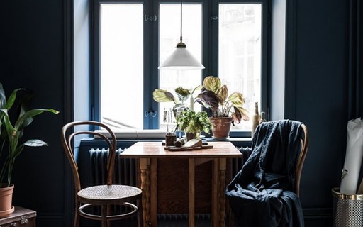 Décor do dia: Sala de jantar vintage com paredes azul-escuras - Casa ...