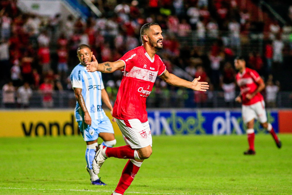 Escalação do CRB: Daniel ganha reforço para o meio, mas deve manter ...