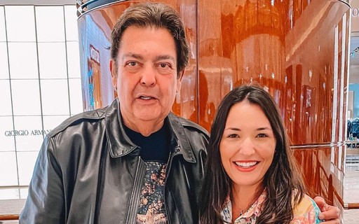 Humorista e influencer Bia Napolitano "esbarra" com Fausto Silva em ...