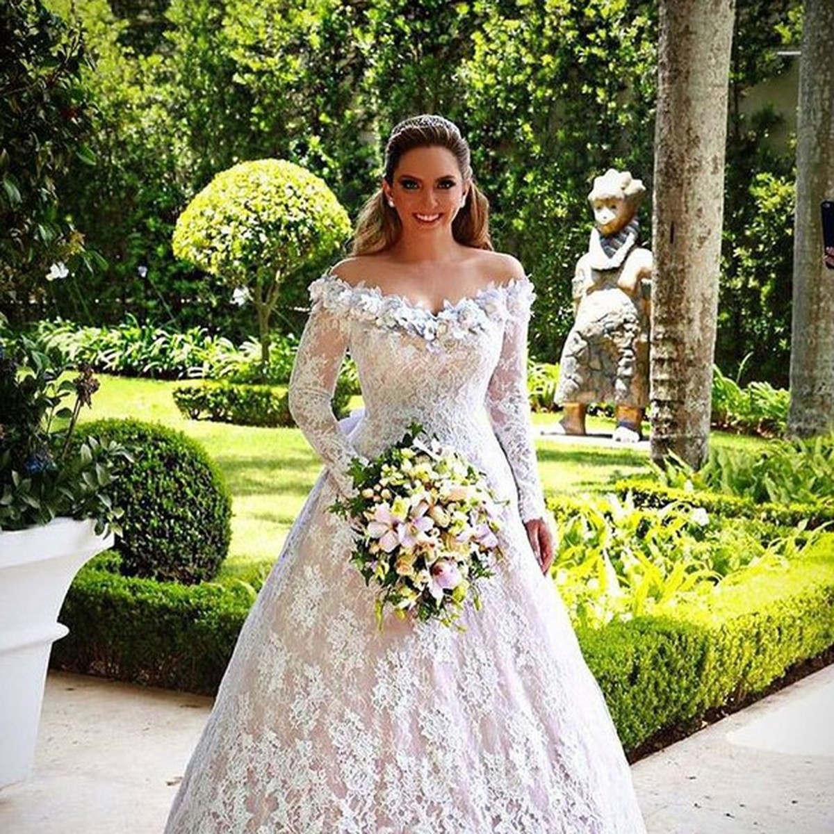 Lelê Saddi se casa com vestido rosê by Sandro Barros | Celebridades ...