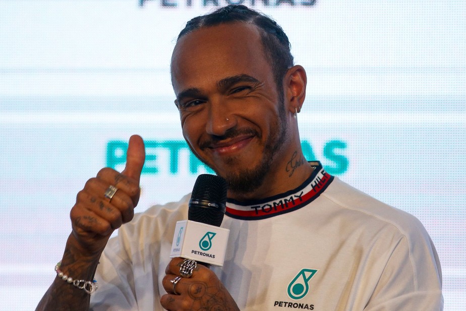 Em São Paulo, Lewis Hamilton diz torcer para que corrida de domingo ...