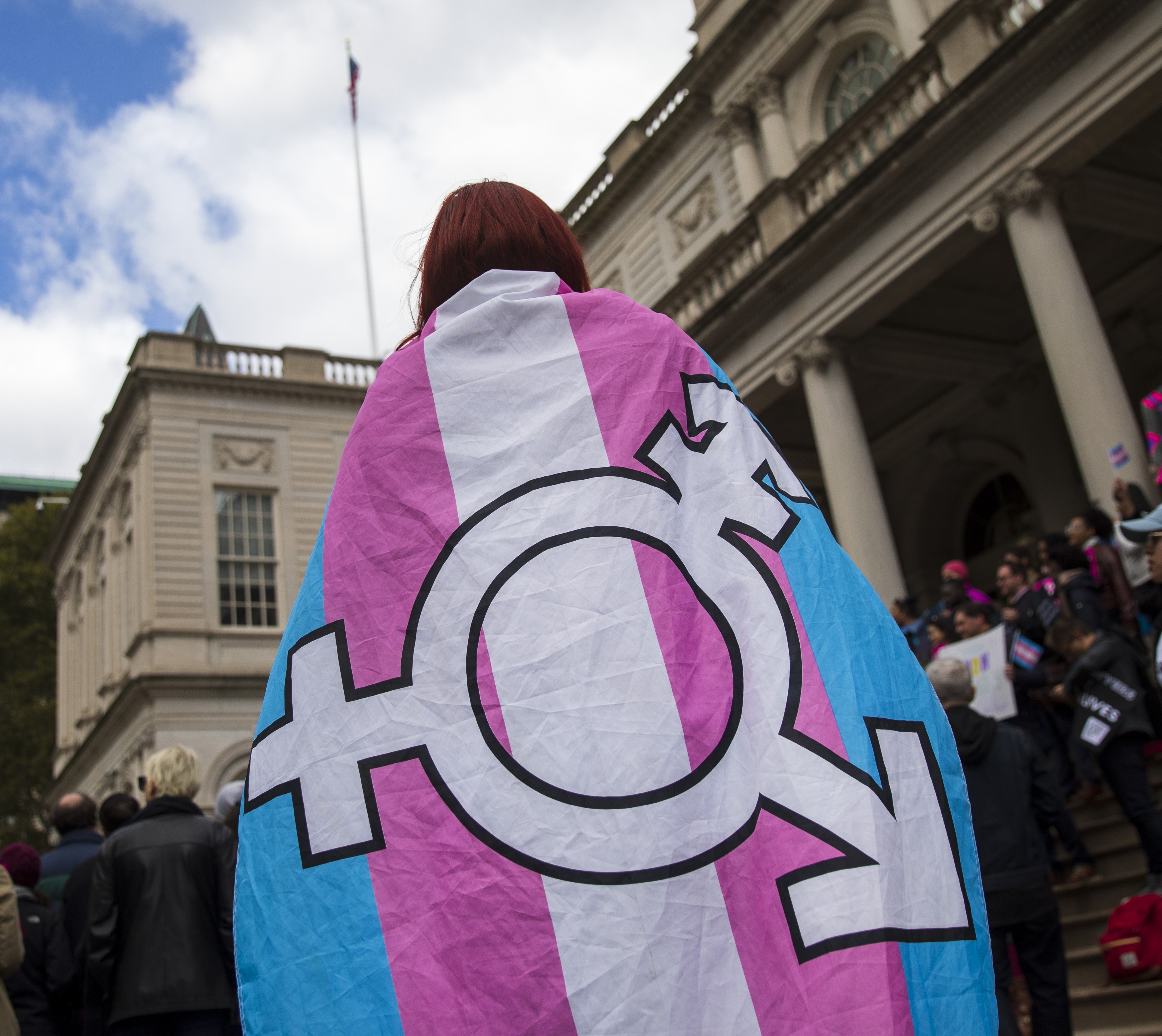 Entenda o que é ser uma pessoa trans | NECCT