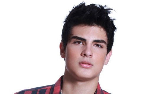 Renê Thristan lança nova música de trabalho e diz: "Tenho umas peguetes ...