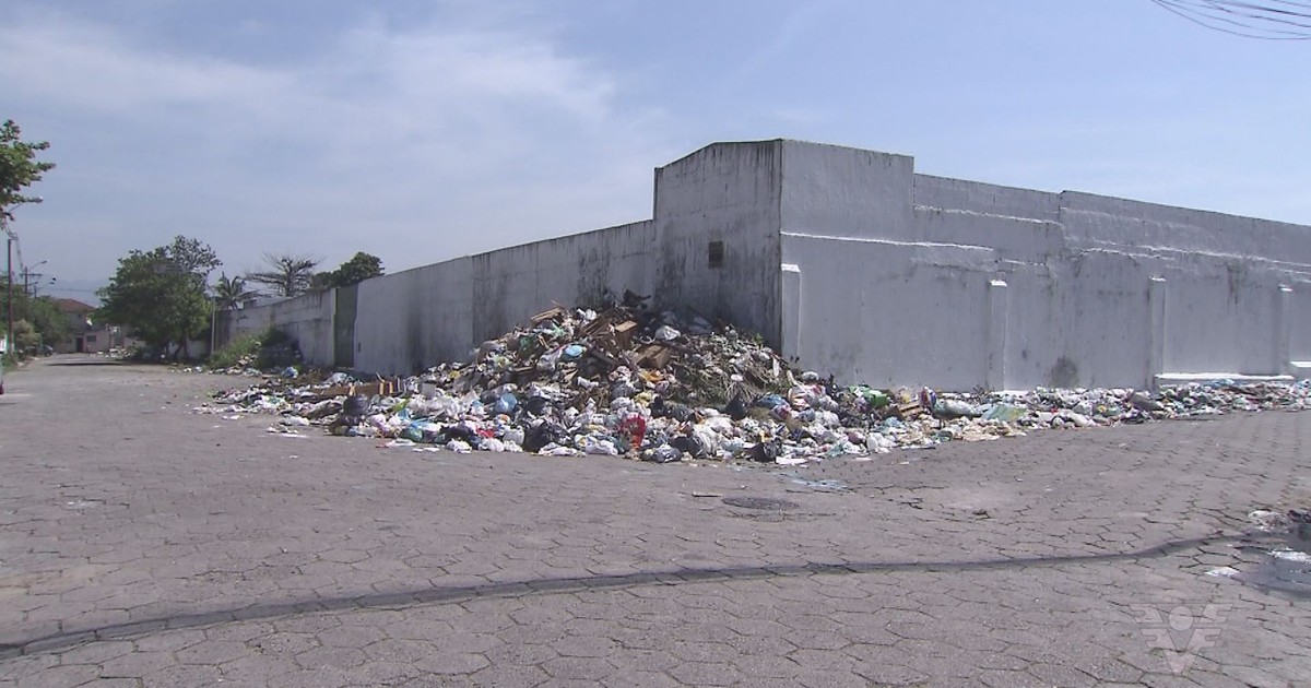G1 - Morador coloca cruz em montanha de lixo em praia: 'Eterna São ...