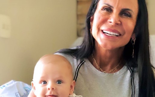 Gretchen posa com Bento e derrete seguidores - Vogue | celebridade