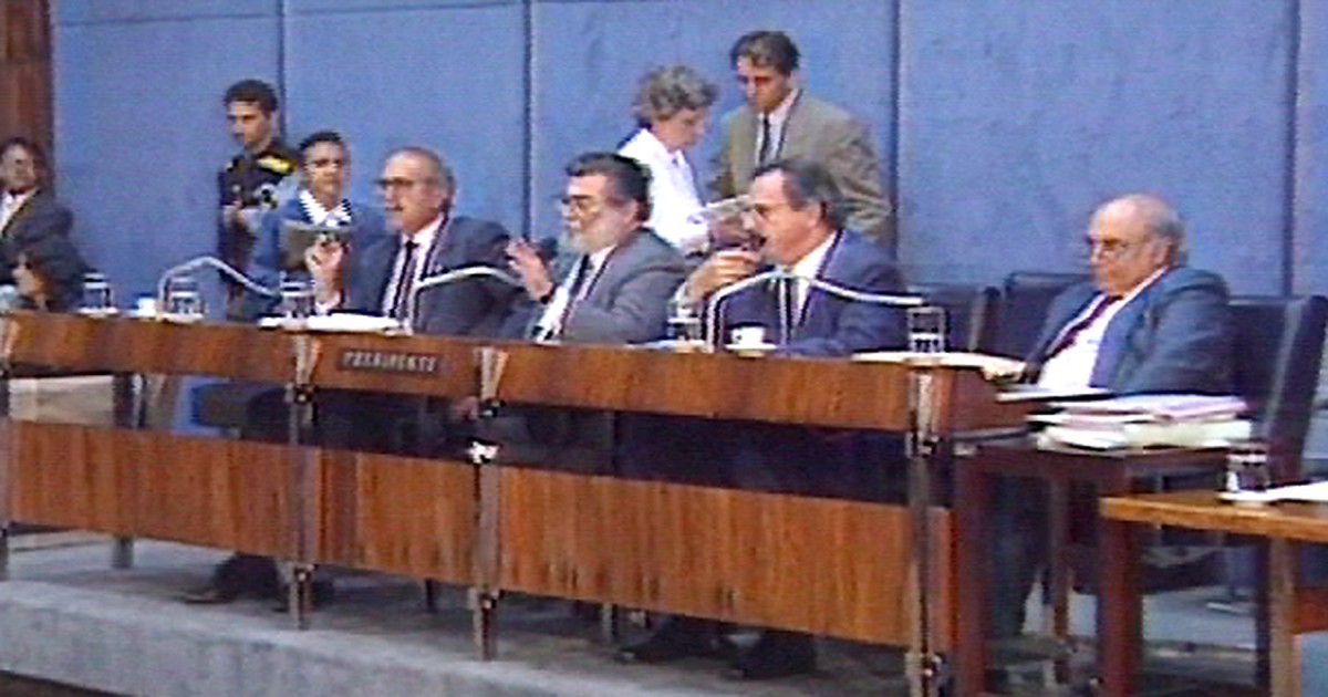 G1 - Veja dez vídeos históricos sobre o impeachment de Collor ...