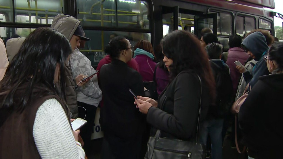 FOTOS: Situação dos terminais de ônibus nesta sexta-feira em SP | São ...