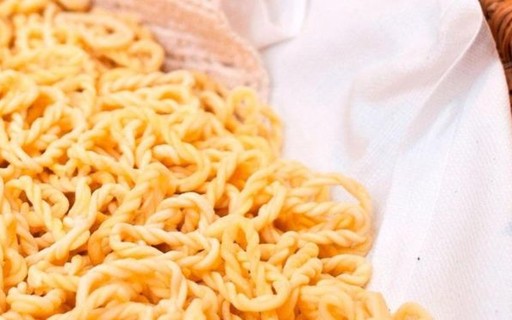 A massa italiana que nasceu no século 15 e até hoje é feita à mão por ...