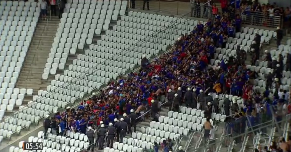 Hora 1 - Imagens mostram confusão durante partida na Arena Corinthians