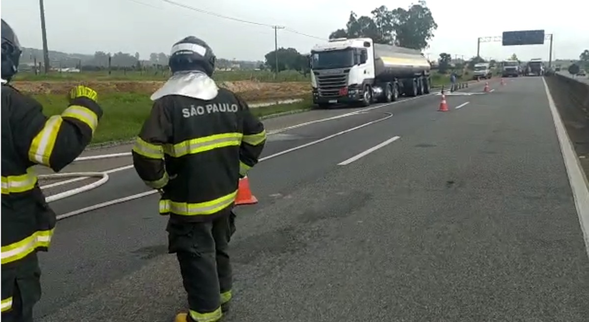 Acidente entre caminhões causa vazamento de diesel e lentidão na Dutra em Pinda | Vale do ...