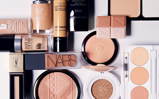 Beleza fácil: agilize a hora do make com estojos de produtos - Vogue ...