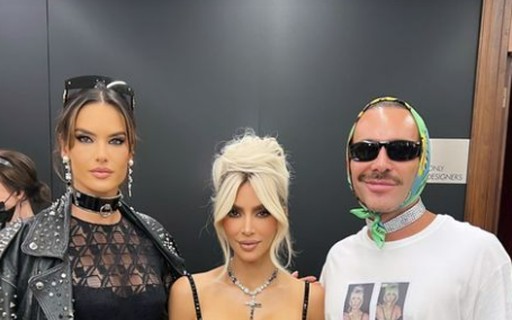 Alessandra Ambrósio posa com Kim Kardashian em Milão após desfile ...
