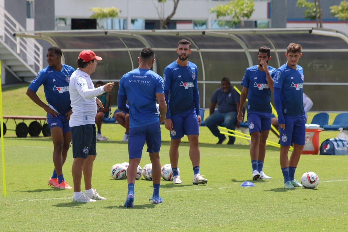 Elenco do Bahia volta a campo para trabalhar com bola na segunda ...