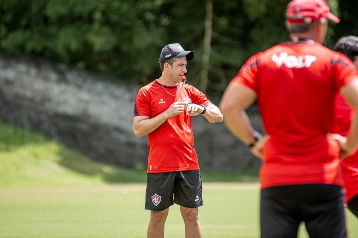 Burse destaca planejamento na pré-temporada do Vitória, com três ...