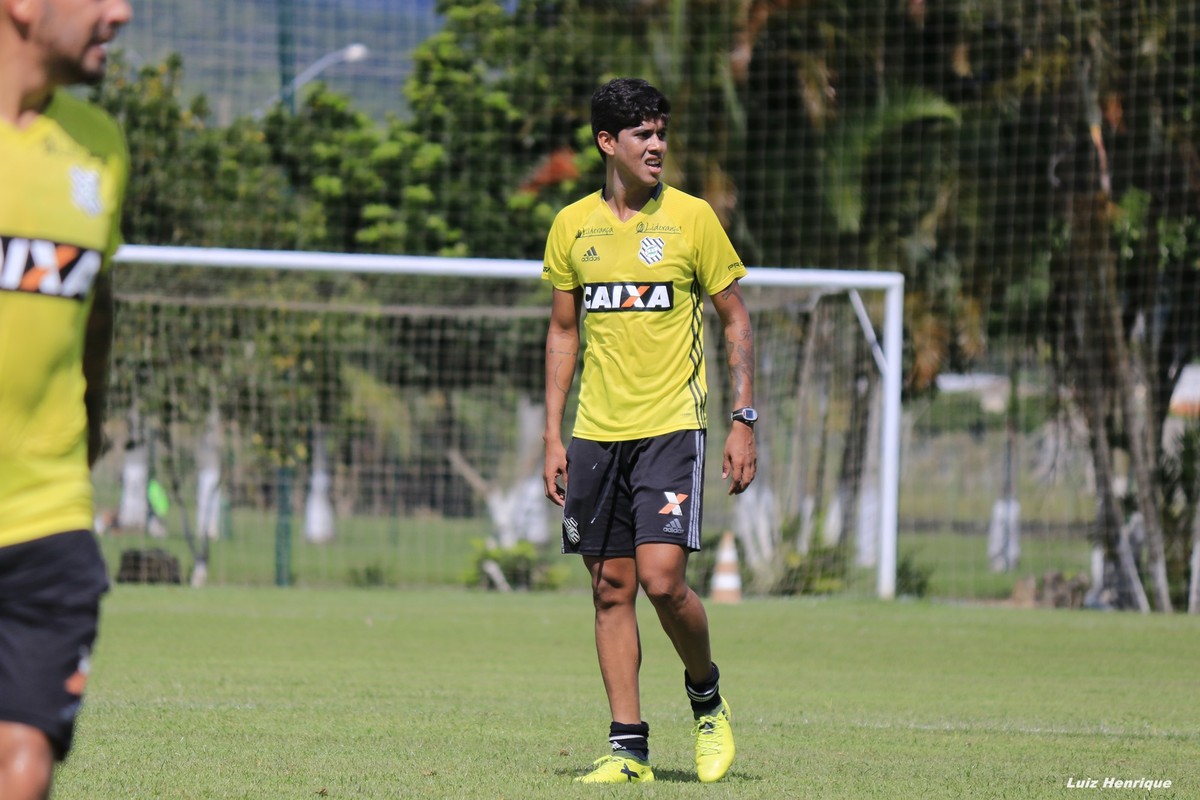 Dúvida para o clássico? Betinho volta aos treinos, mas trabalha ...