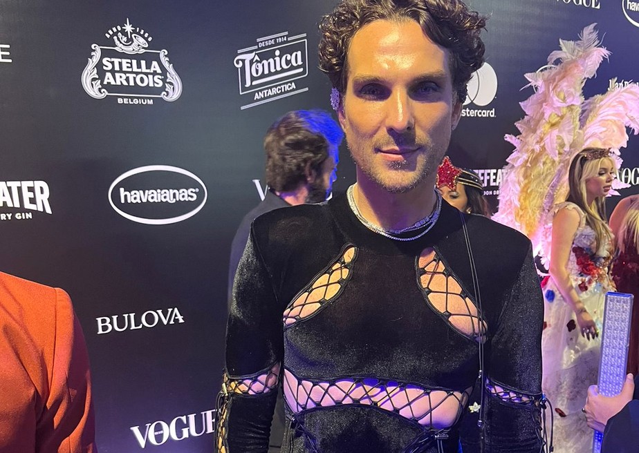 Igor Rickli surge com look desconstruído para o Baile da Vogue 2023 ...