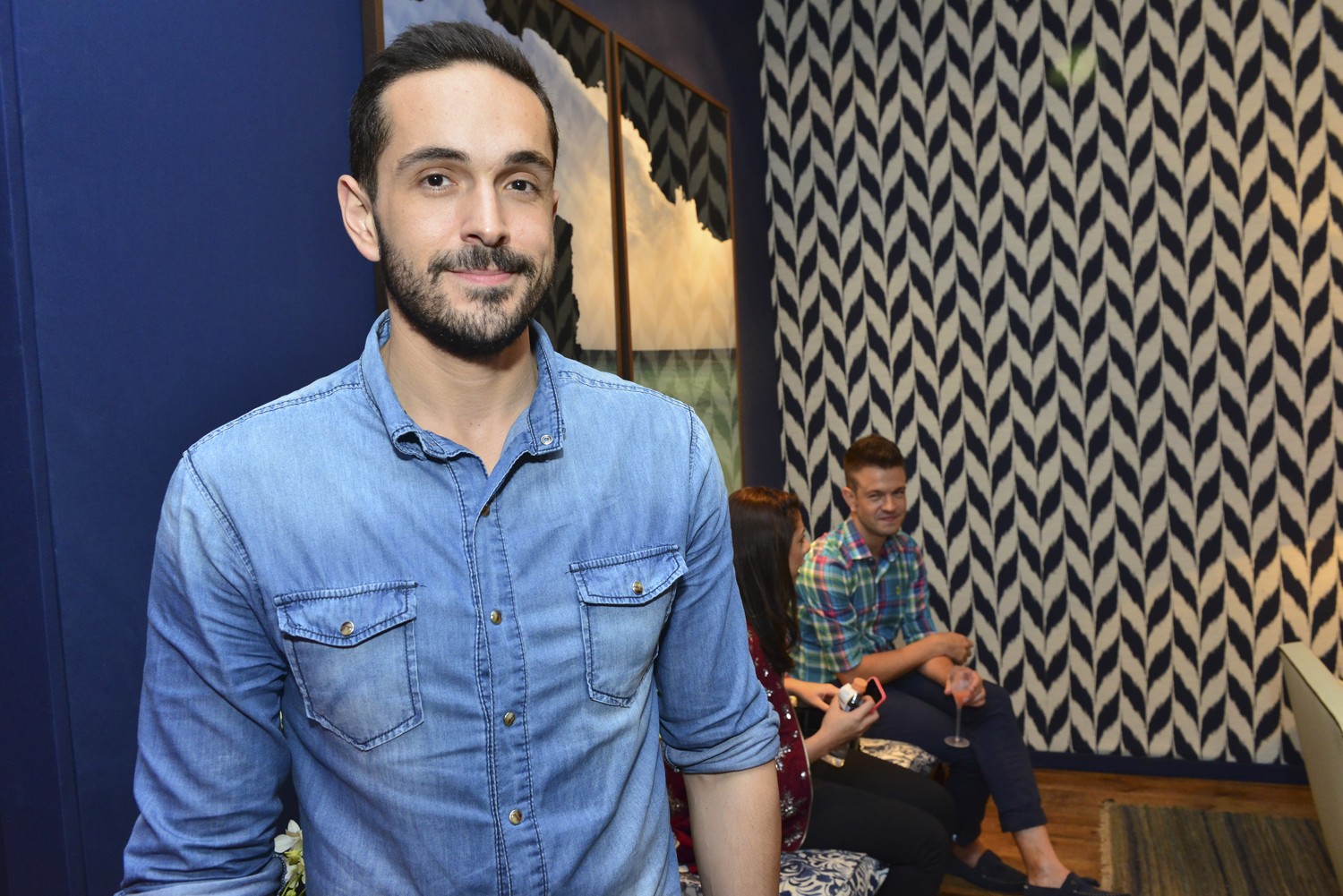 Veja quem passou pelo lounge da Vogue no terceiro dia de SPFW ...