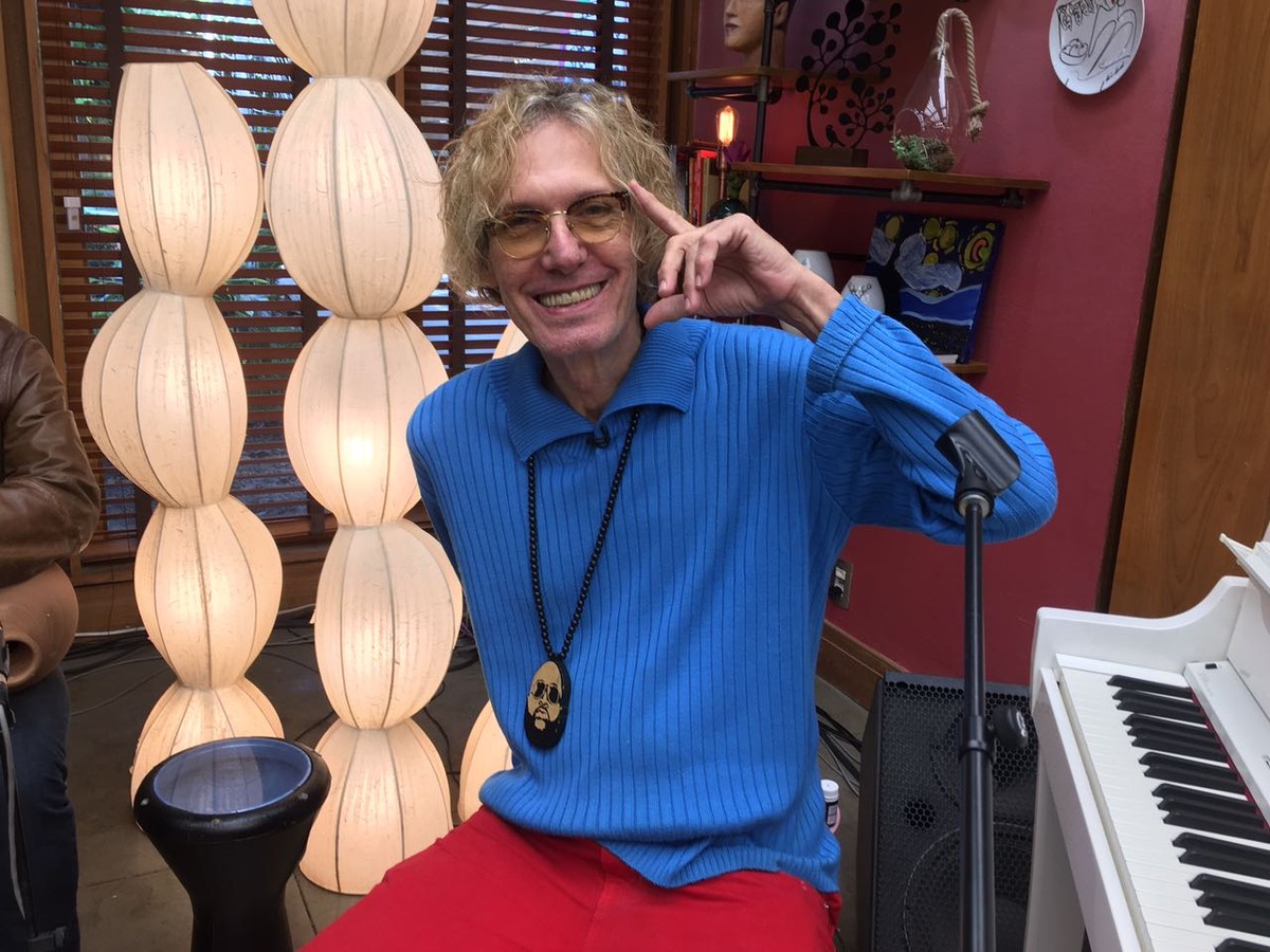 Eduardo Dussek se apresenta no 'É de Casa' e exibe suas pinturas | tv ...