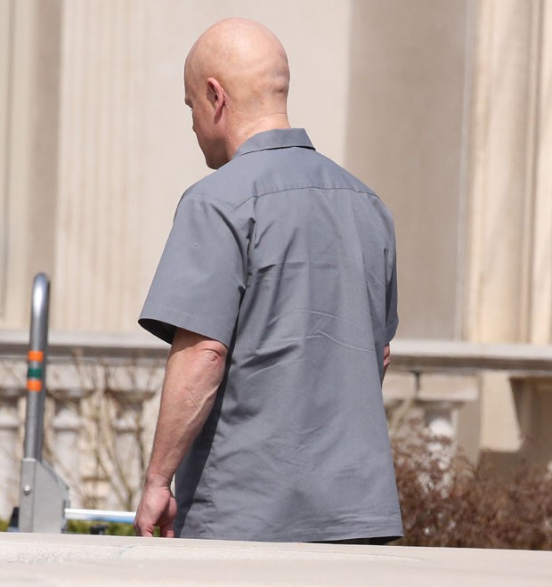 Matt Damon aparece completamente 'careca' em set de novo filme - Quem ... Matt Damon aparece completamente 'careca' em set de novo filme - Quem ...
