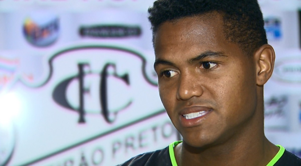 Com Michael Douglas suspenso, técnico Pinho tem dores de cabeça para ...