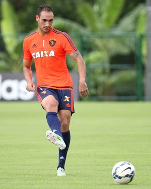 Lembra dele? Sem chances, Rodrigo Mancha segue só treinando no Sport