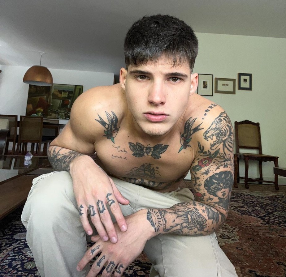 Gabriel Tavares, da Casa de vidro do BBB23, viraliza nas redes sociais | Celebridades | Vogue