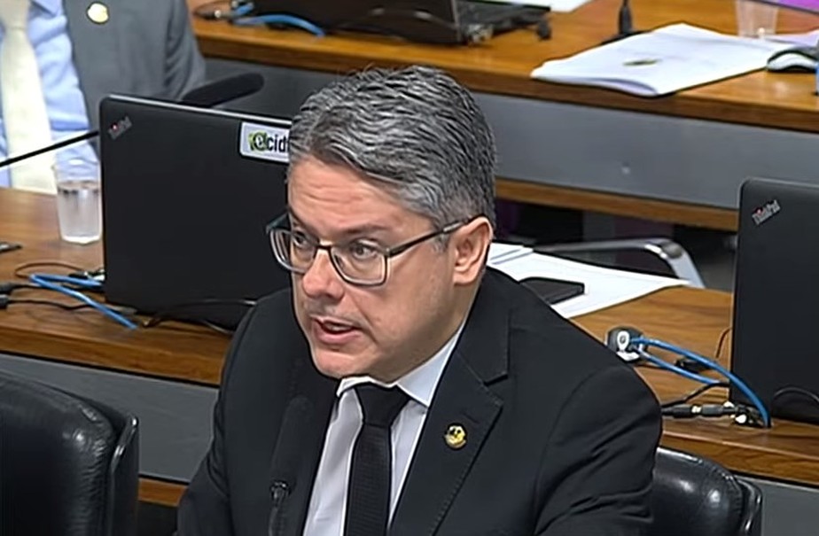Alessandro Vieira troca PSDB pelo MDB, que chega a 11 senadores