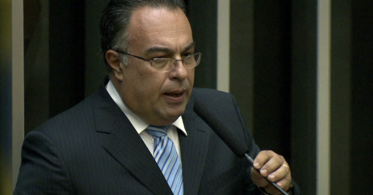 G1 - Pedido de petista adia votação de relatório do caso André Vargas ...