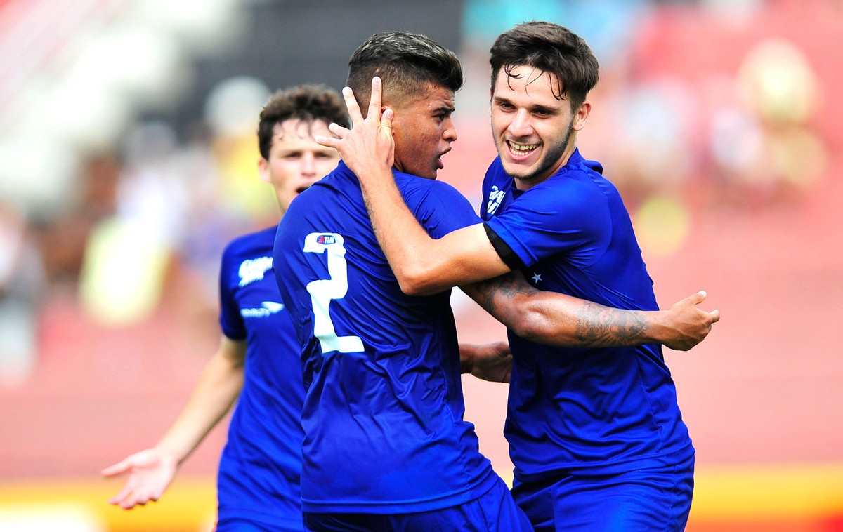 Após evolução tática em Portugal, Daniel Vançan vê Ferroviária como ...