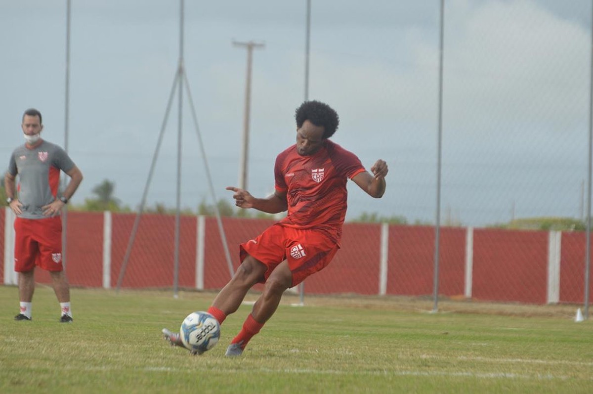 Com Magno Cruz, CRB viaja para os compromissos pelo Brasileiro e Copa ...
