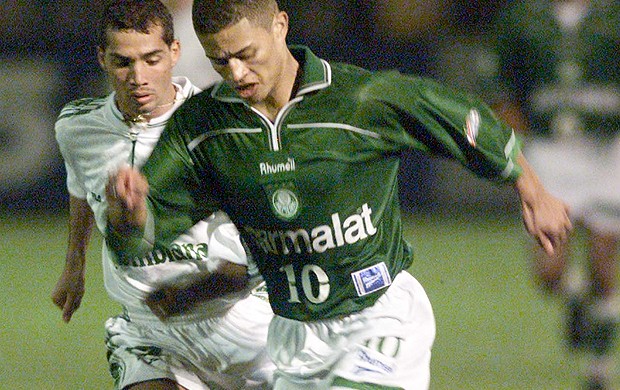Meia de origem, Alex completa 400 gols em 18 anos de carreira no ...