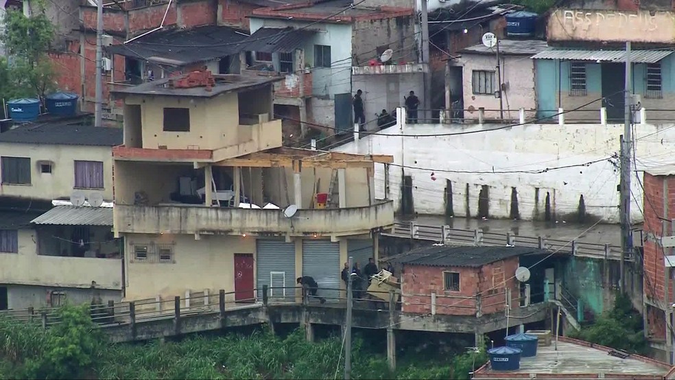 Polícia realiza operação no Complexo da Penha, Zona Norte do Rio | Rio ...