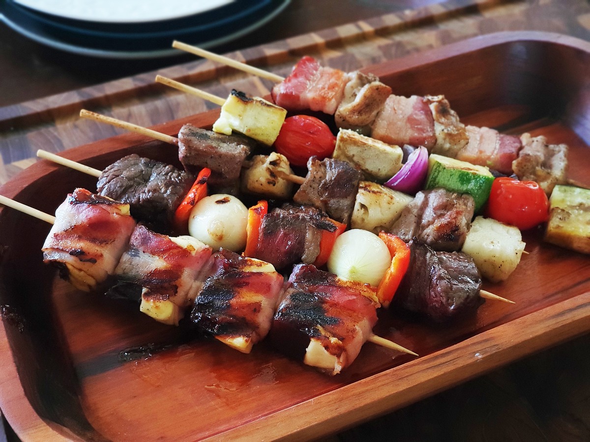 Espetinhos ganham toque especial com combinações diferentes | Papo de ...