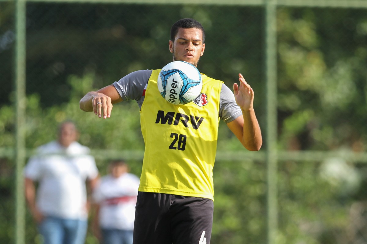 Augusto Silva foca em nova sequência como titular do Santa Cruz | santa ...