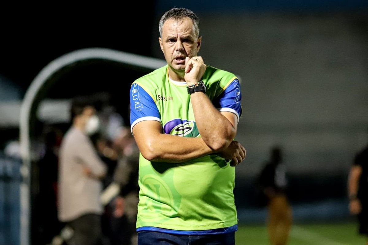 Alan George revela puxão de orelha no vestiário: "Estávamos com excesso ...