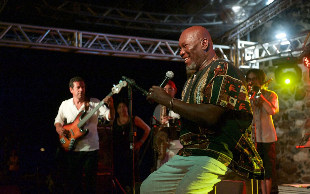 Lazzo faz show em Salvador para homenagear Luiz Melodia no mês da ...