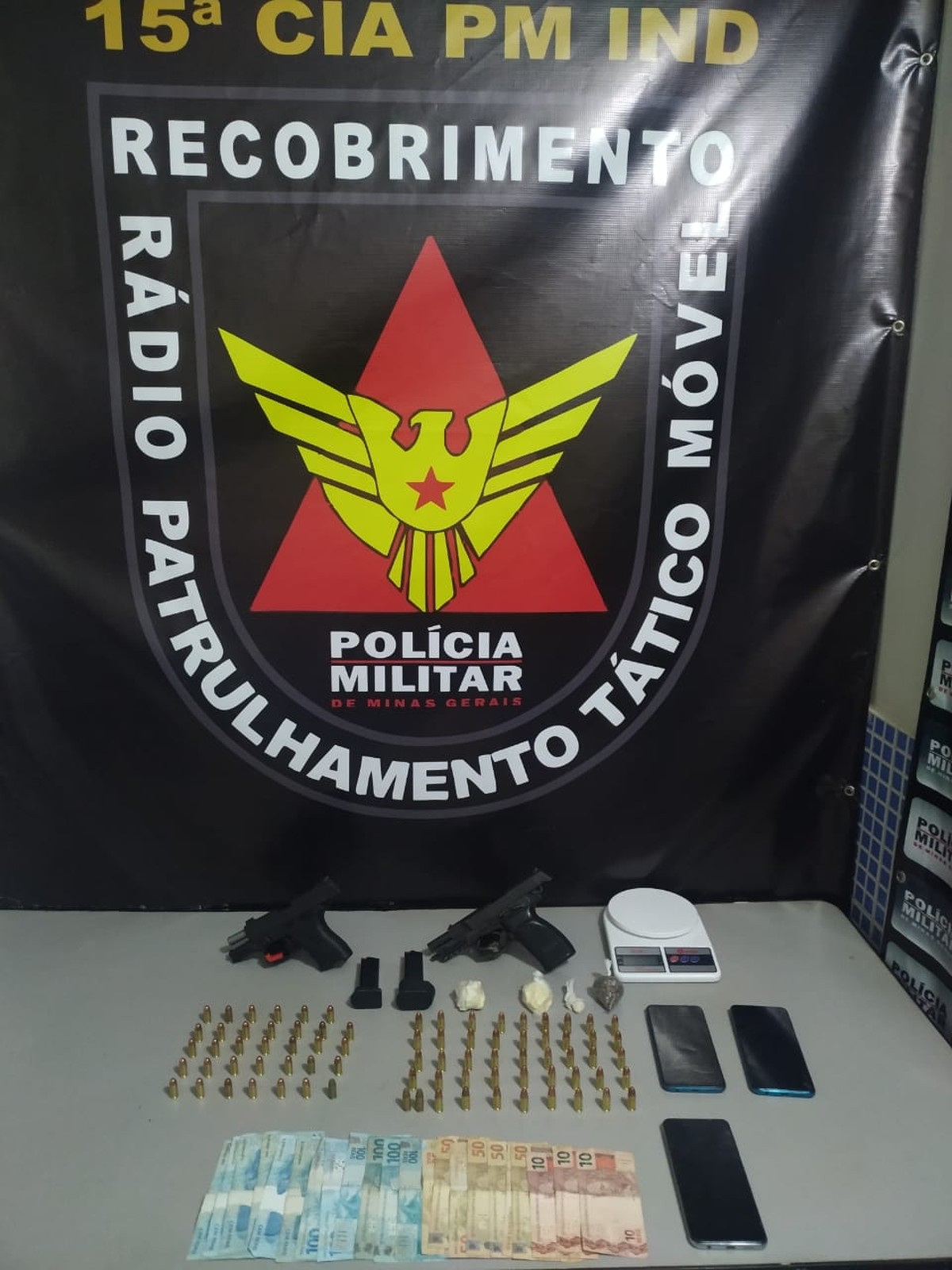 Polícia Procura Por Suspeito De Envolvimento Com O Tráfico De Drogas Em