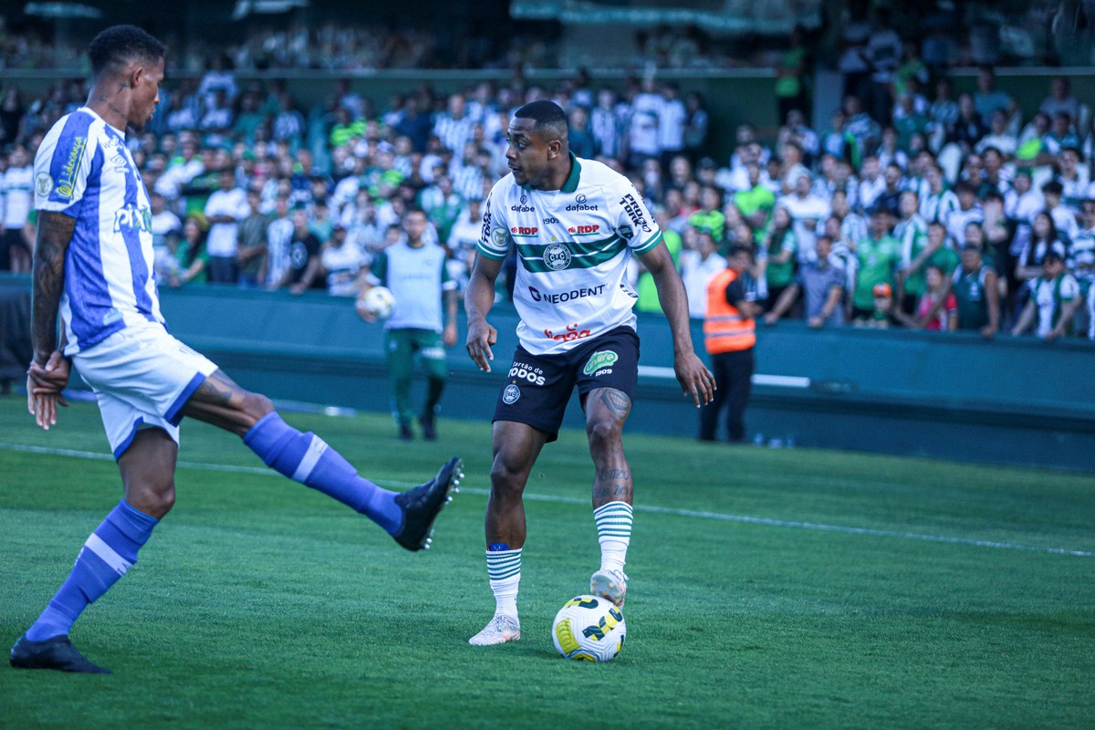 Coritiba tenta solucionar lateral esquerda após rodar quatro titulares ...