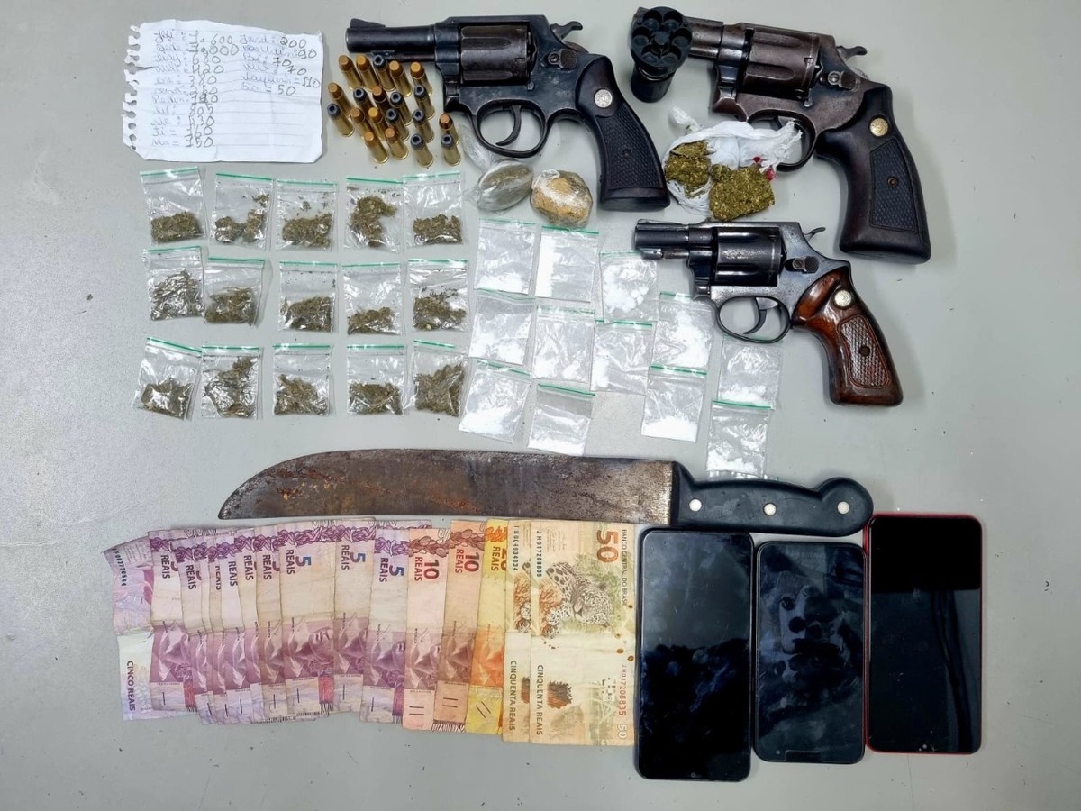 Operação Prende 12 Suspeitos De Tráfico De Drogas Comércio De Armas E