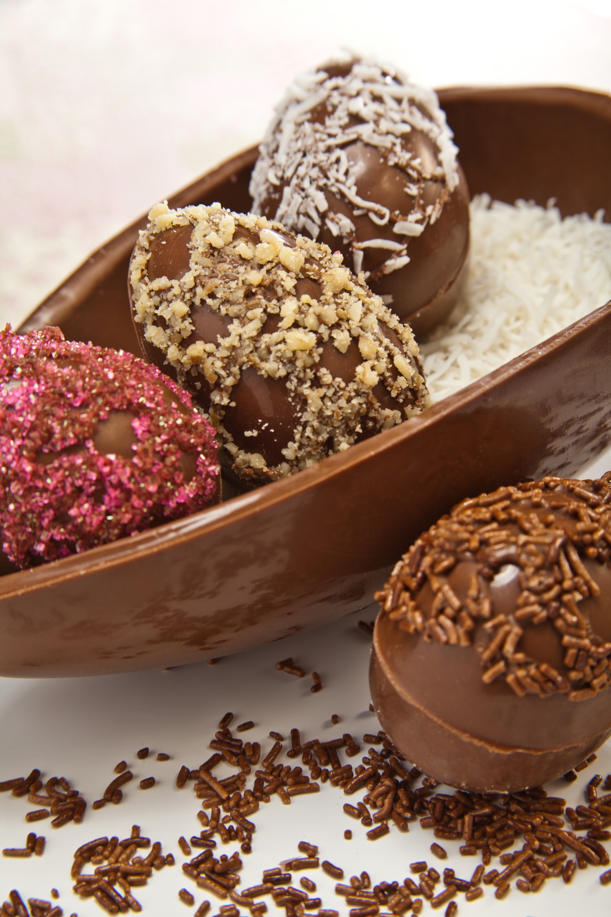 CESTA DE OVO DE CHOCOLATE COM OVINHOS VARIADOS | Páscoa | Receitas