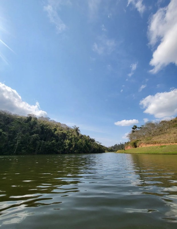 Titi e Bless curtem dia no lago no rancho da família Ewbank-Gagliasso ...
