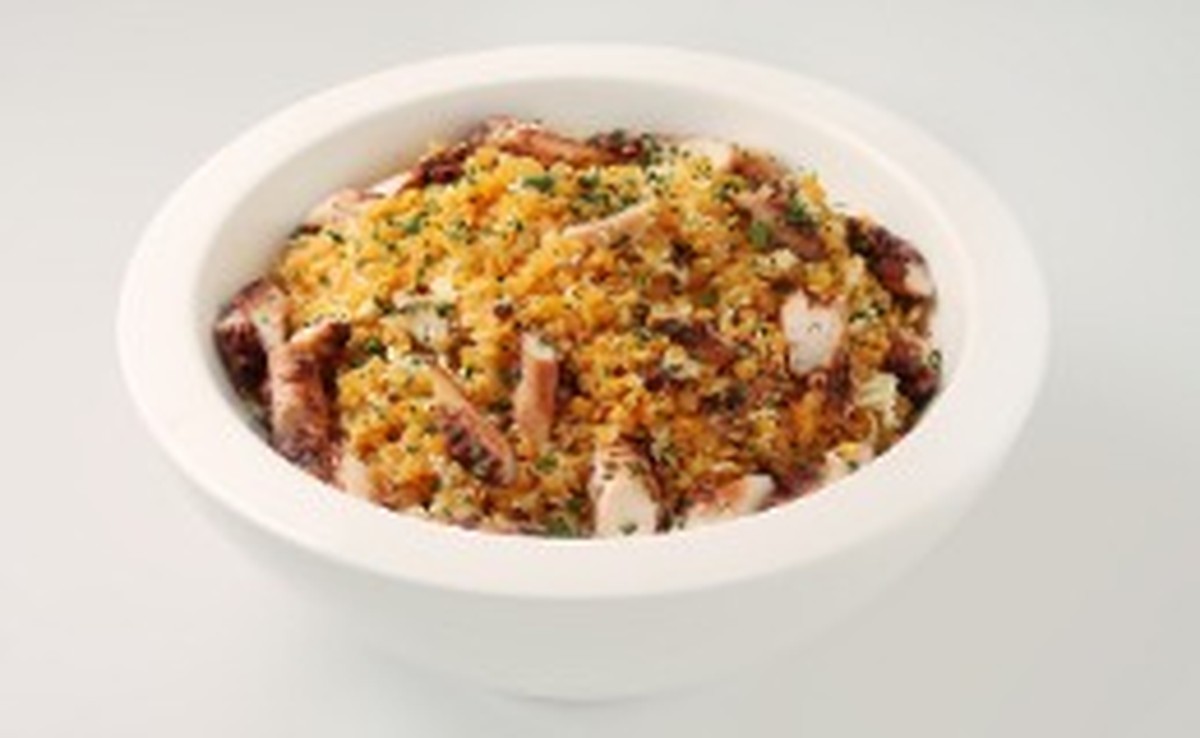 Salada de lentilha rosa com polvo e coco fresco | Saladas | Receitas